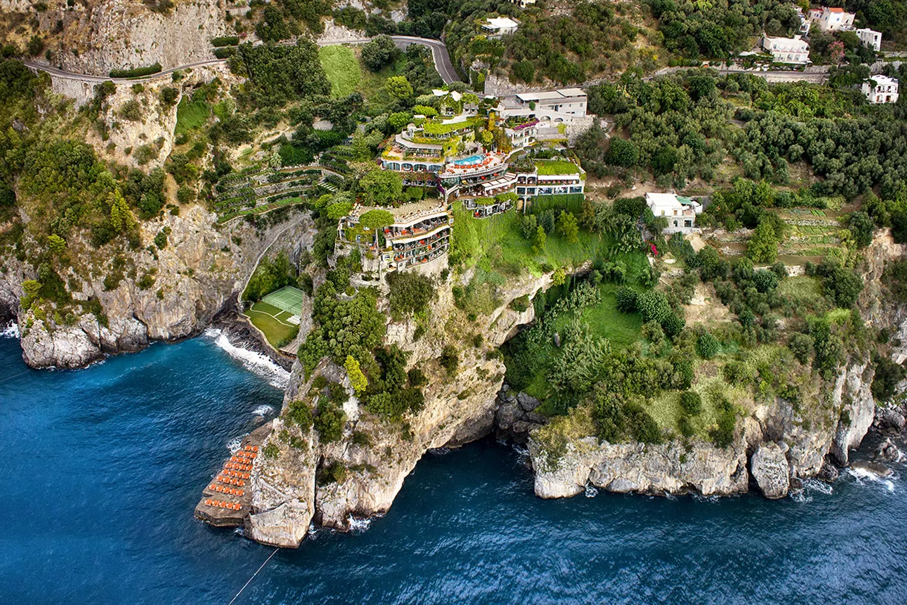 Vista aérea del hotel Il San Pietro di Positano en Italia