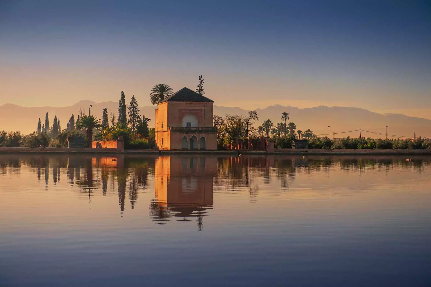 Menara Pavilion and Gardens, Marrakesh reflections sa tubig