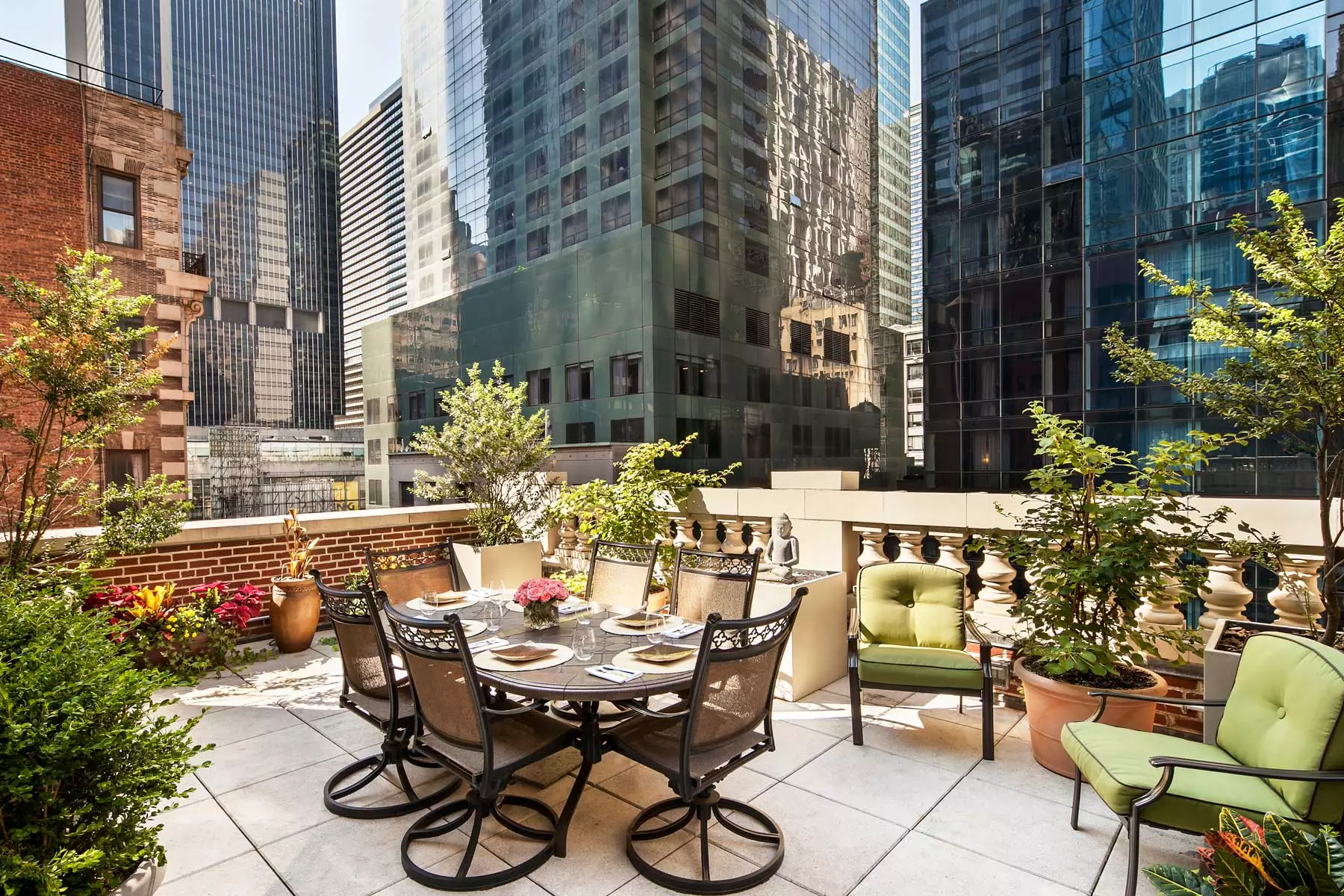 Terrazza di una suite dell'hotel The Chatwal a New York