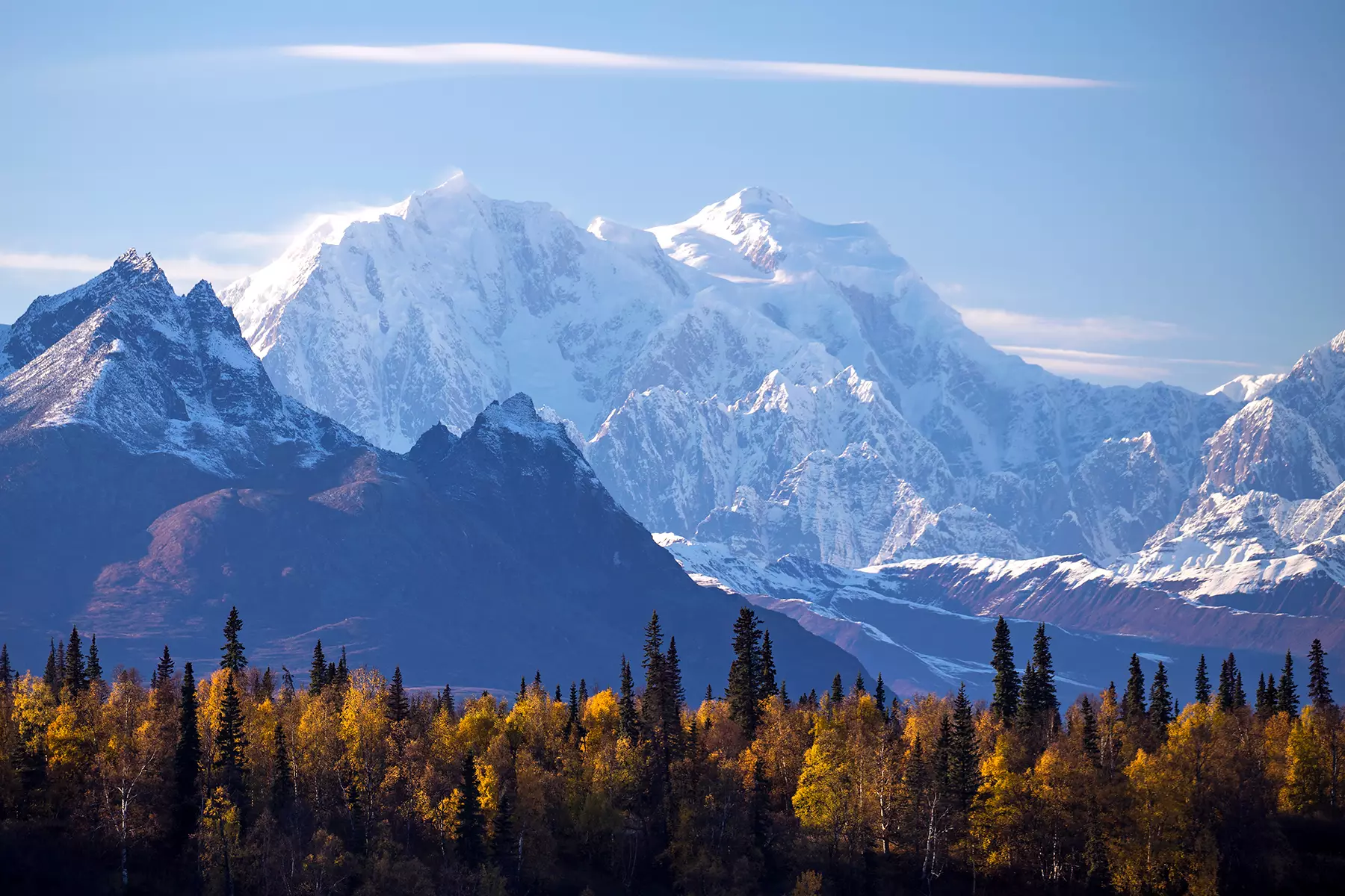 Gunung Hunter di Alaska Range salila usum gugur.