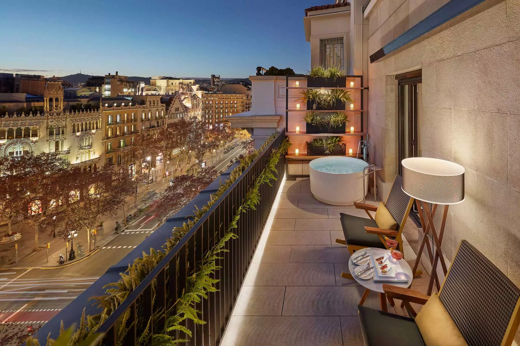 Terrace misy fijery an'i Barcelona, ao amin'ny hotely Mandarin Oriental, Barcelona