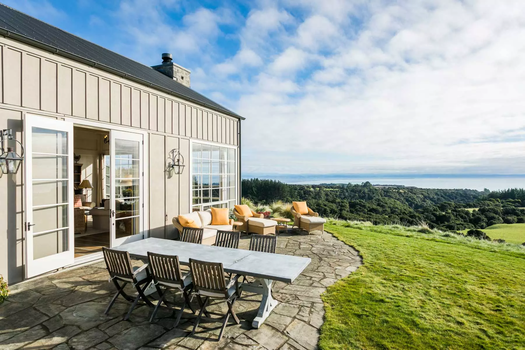 Fèm nan Cape Kidnappers, teras wòch Cottage Pwopriyetè a, Hawke's Bay, Nouvèl Zeland.