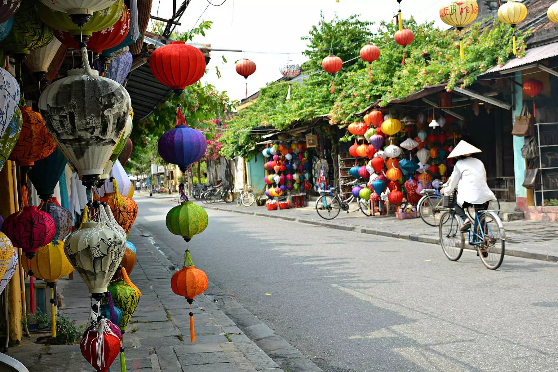 scena di strada a Hội An, Vietnam