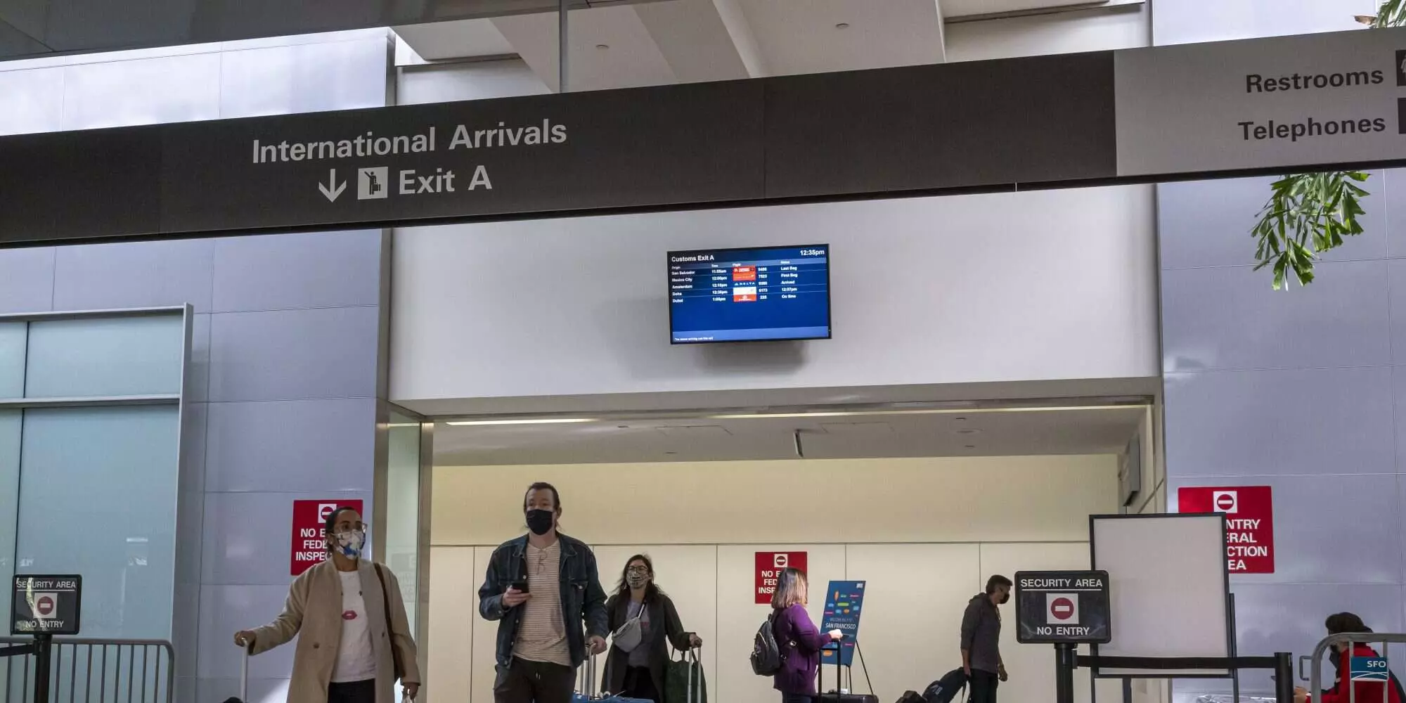 Hoa Kỳ loại bỏ yêu cầu kiểm tra COVID-19 đối với khách du lịch nhập cảnh vào quốc gia này