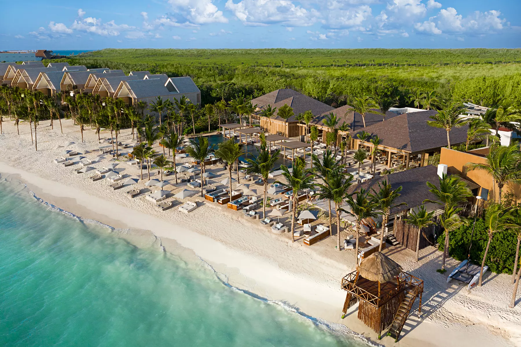 Aerial View Sands ndi Beachfront Pool Suites ku Banyan Tree Mayakoba
