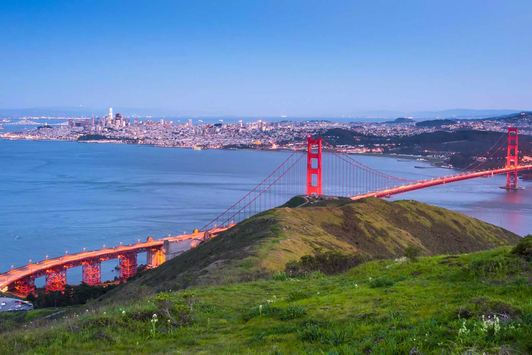 Ura e Golden Gate dhe horizonti i San Franciskos