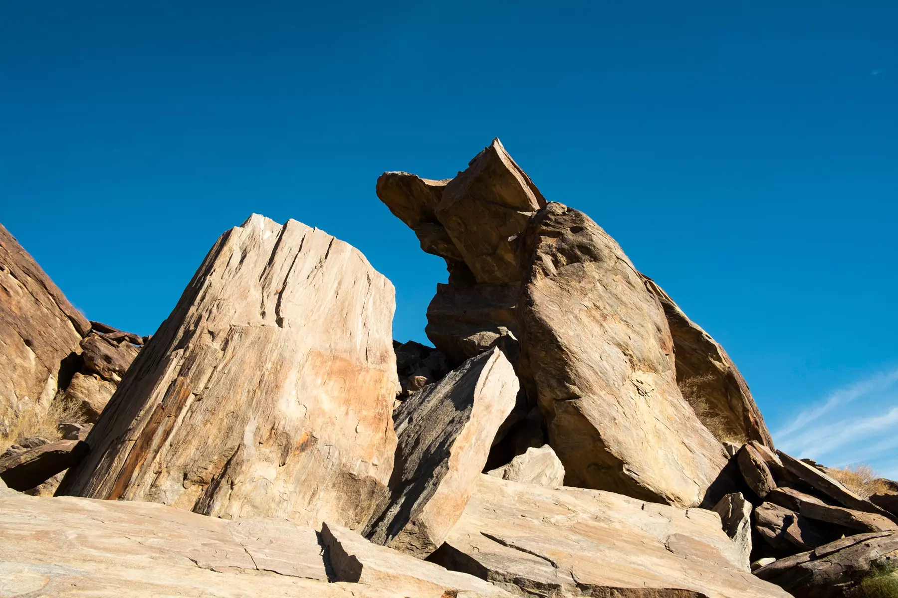 Formacións rochosas converxentes en Andreas Canyon en Indian Canyons