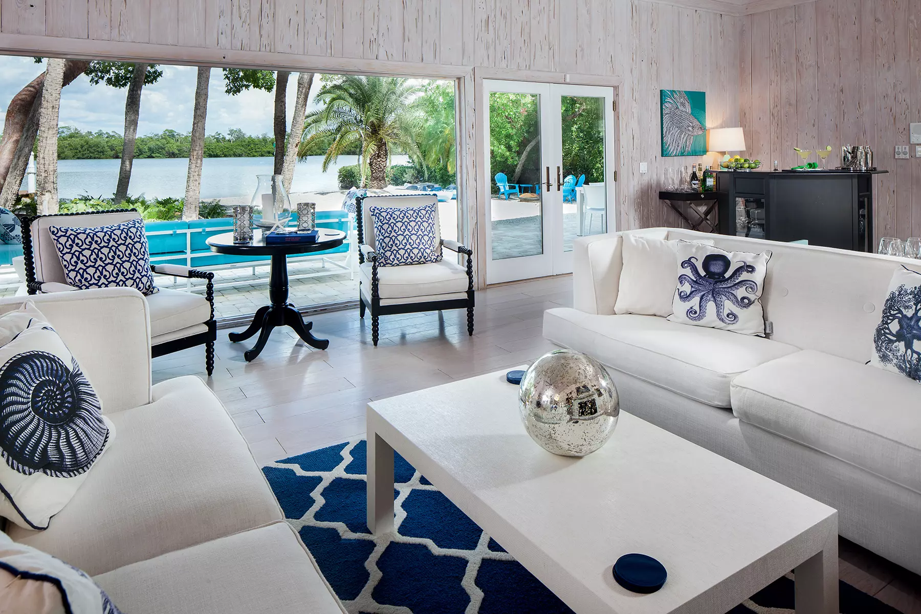 Interior ruang tamu di Sea Oats Luxury Estate