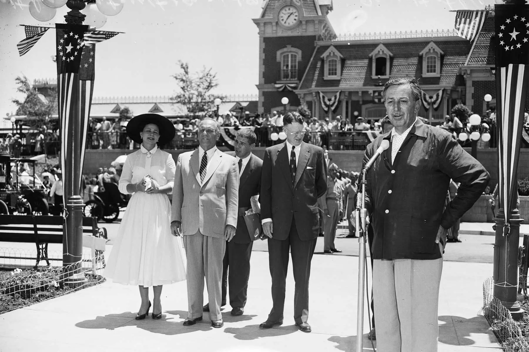 Ифтитоҳи Диснейленд, Анахайм, Калифорния, 17 июли 1955.