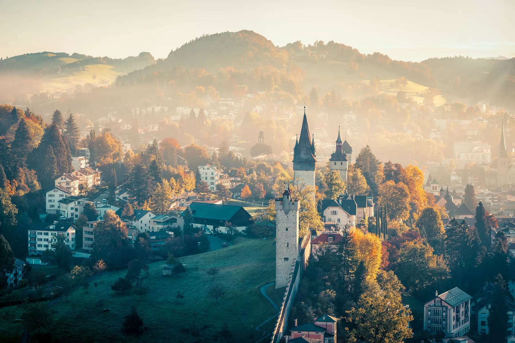 Moaie moarn yn Luzern stêd, Switserlân