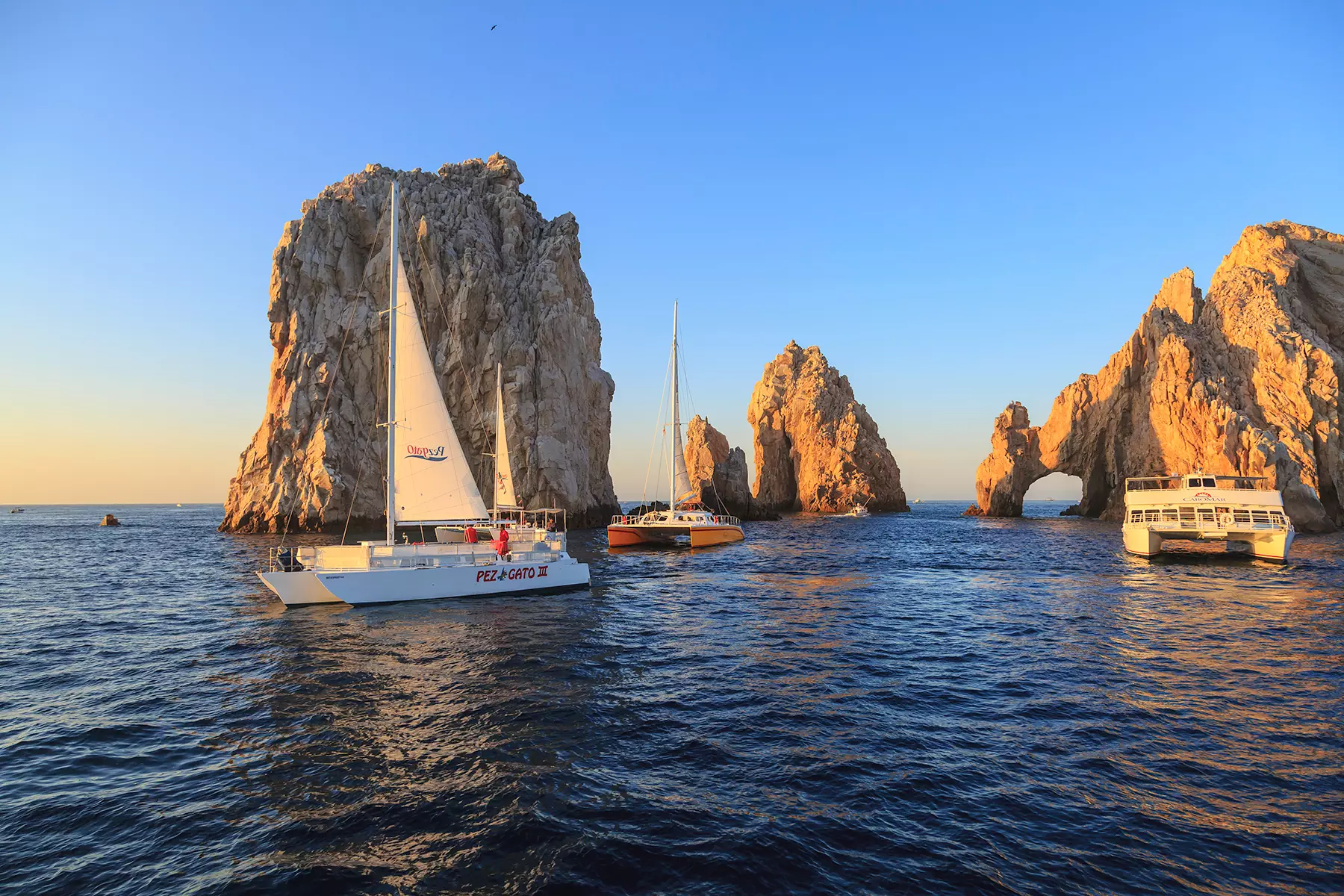 Ama-Catamans, eduze ne-Land's End, e-Cabo San Lucas, e-Baja CA, e-Mexico.