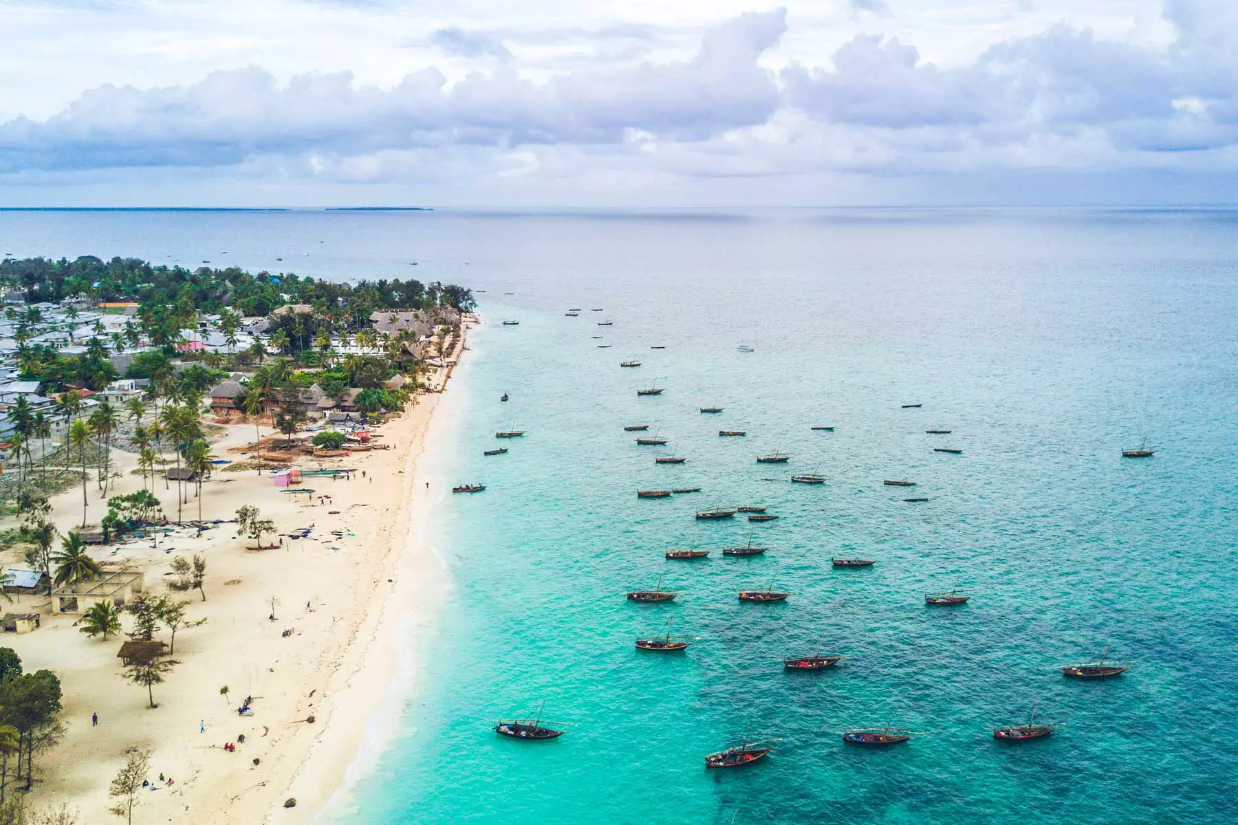 Radharc ón aer ar Nungwi, Zanzibar