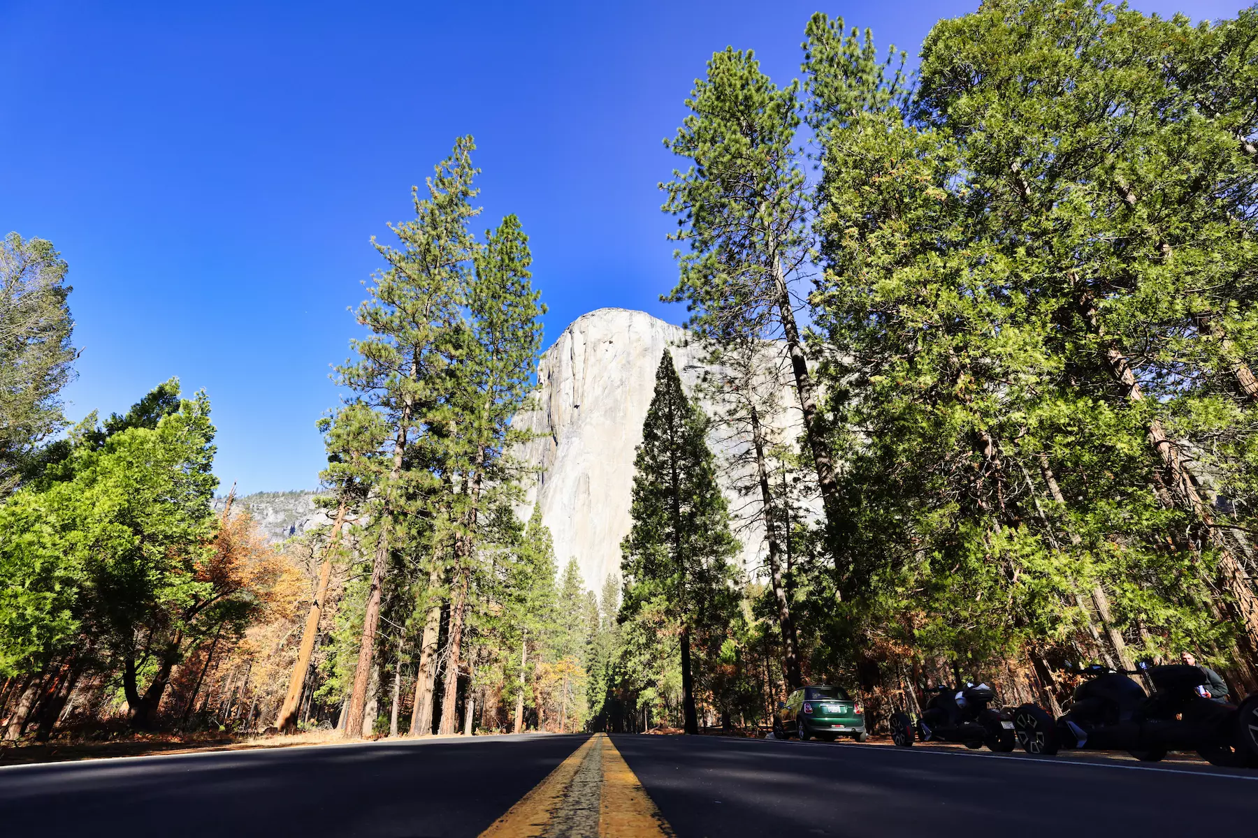 Wiwo ti Half Dome lati opopona ni Yosemite National Park