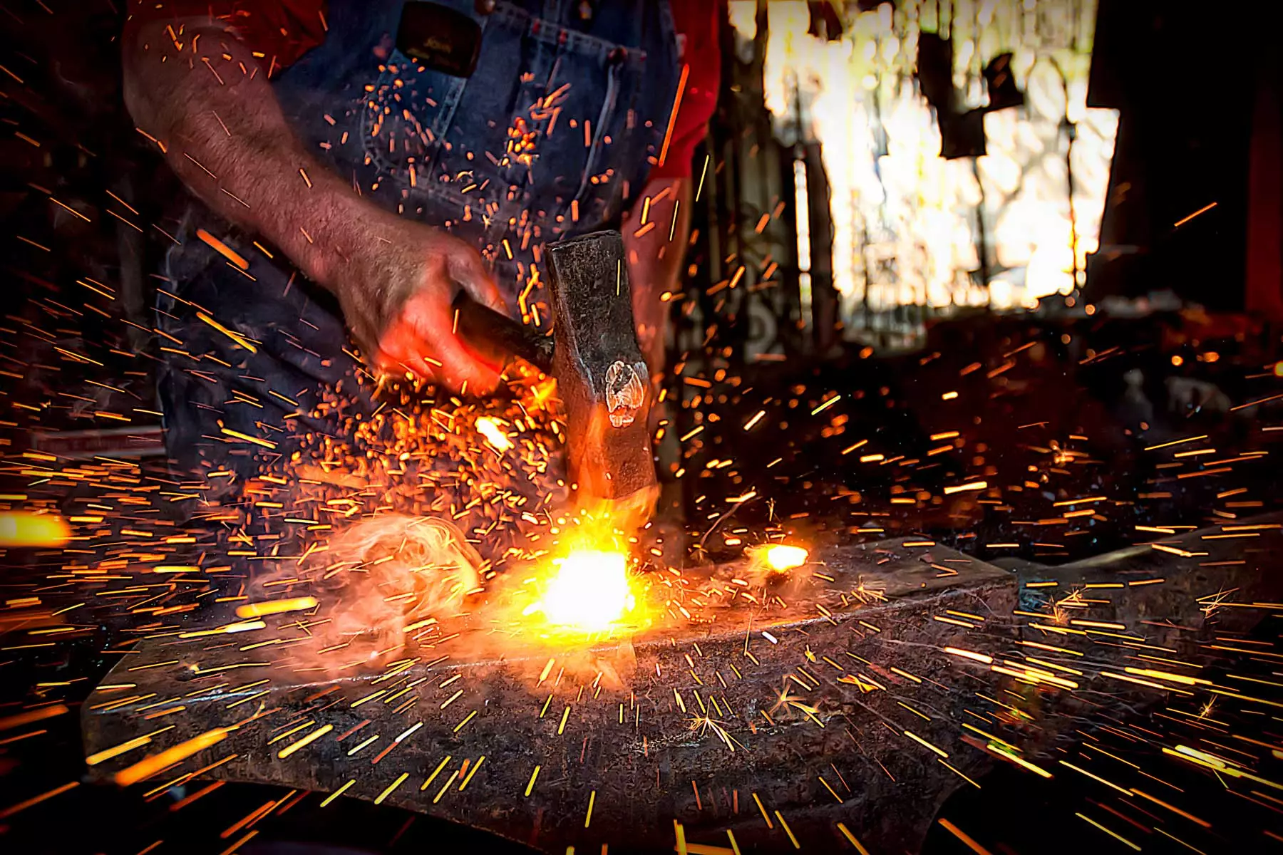 Metal smith nggarap sparks mabur