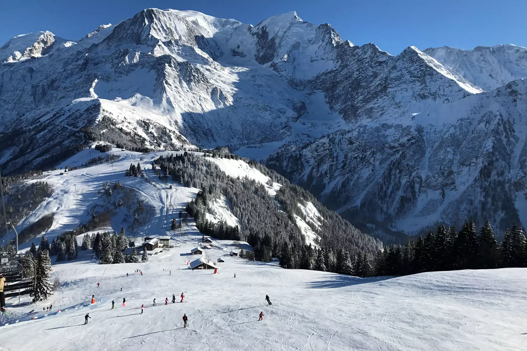 Chamonix मध्ये स्कीइंग