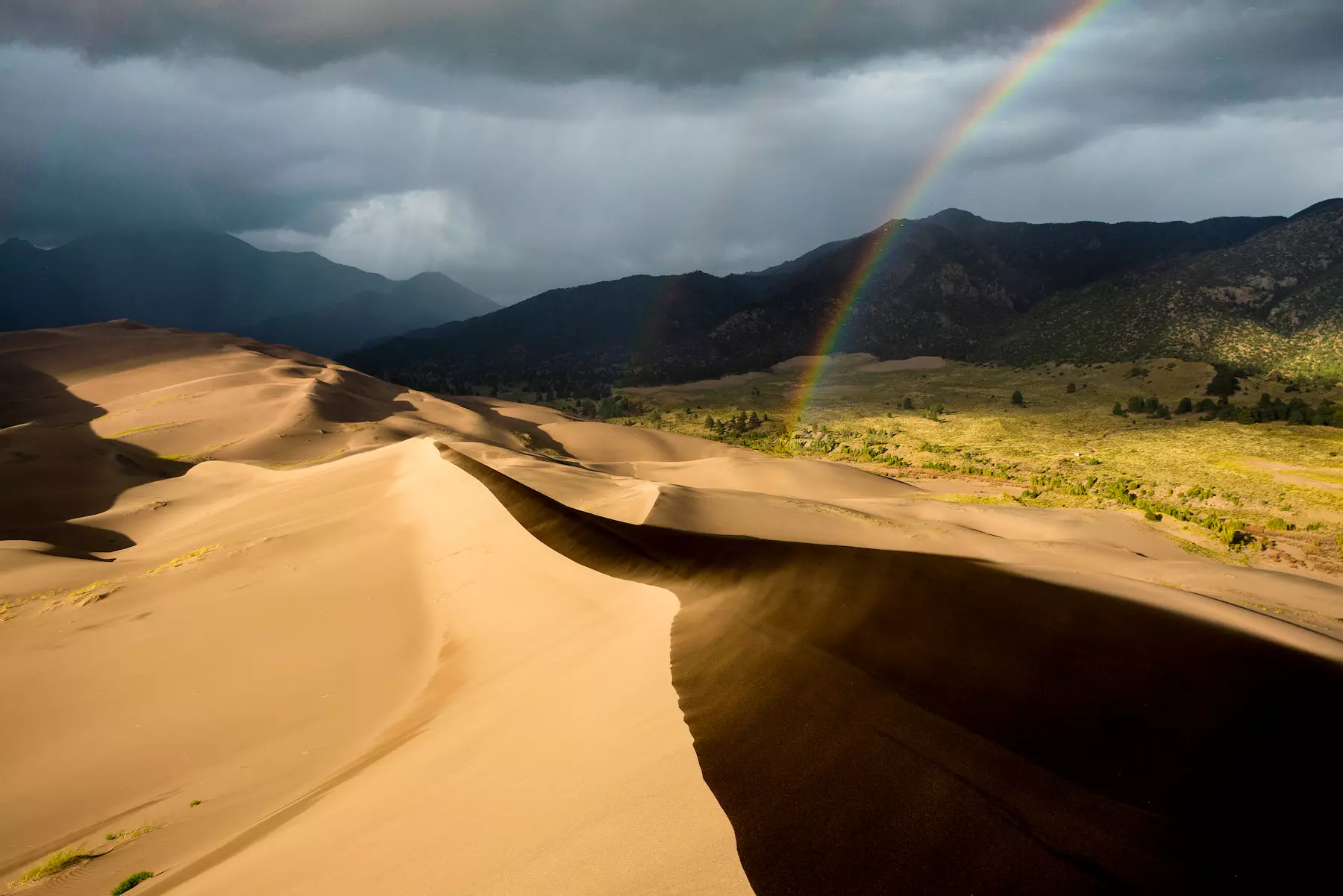 Chris Burkard foto sanddyner regnbåge