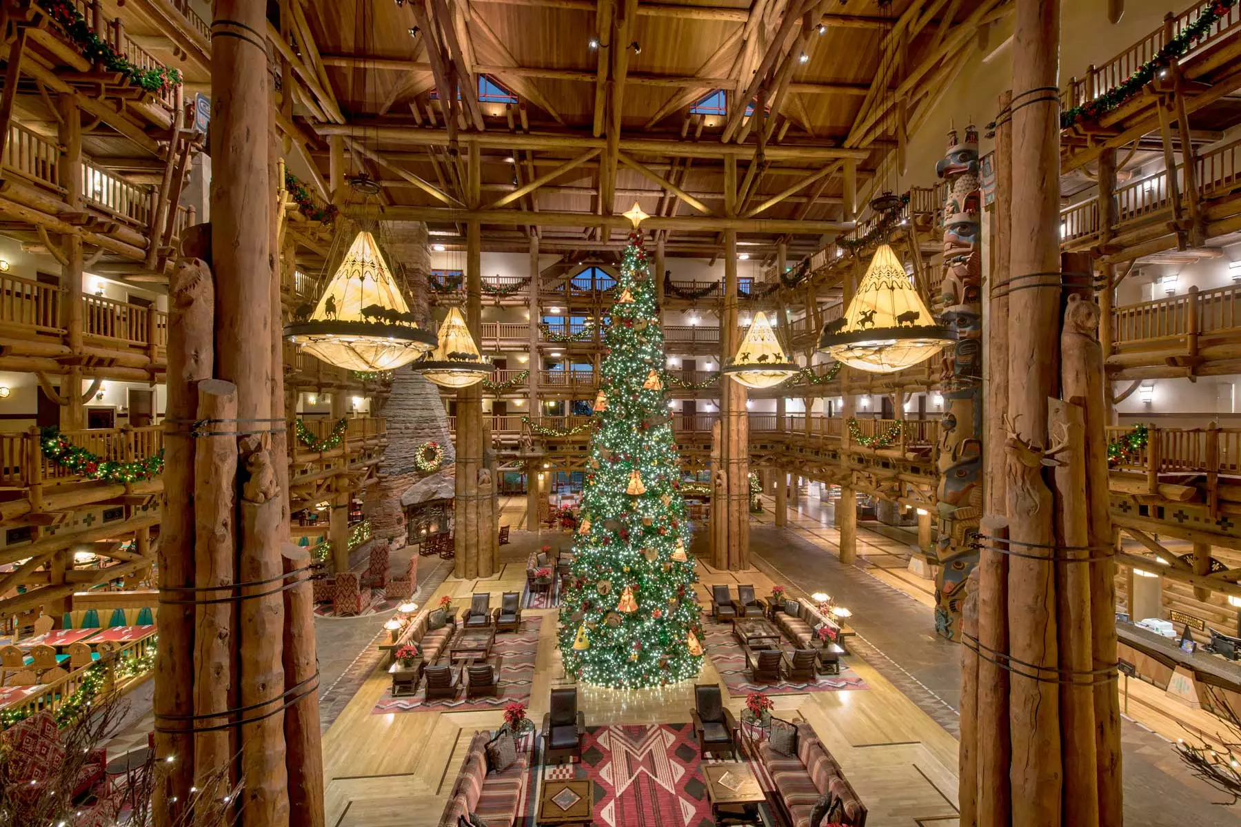 Wilderness Lodge på Walt Disney World Resort dekoreret til juleferie