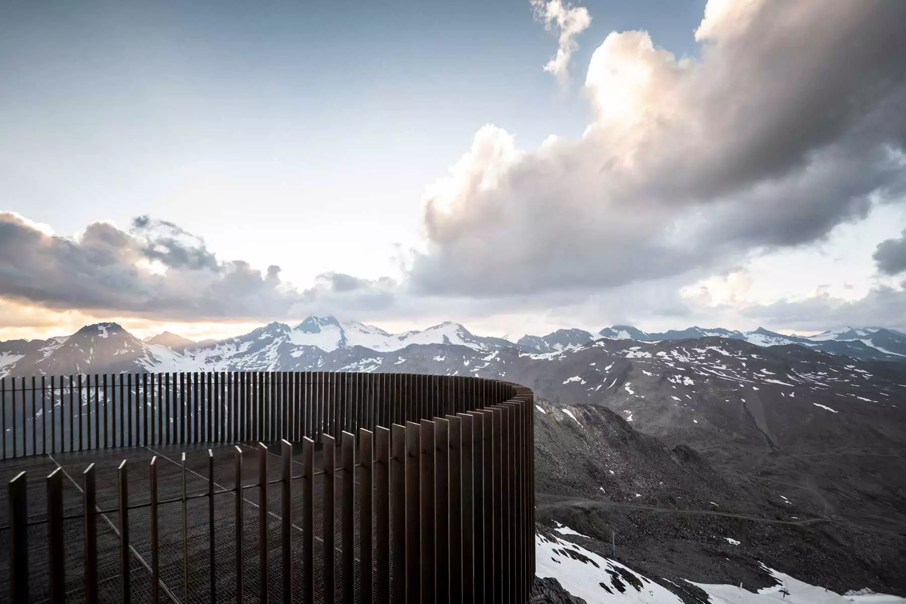 Jedwali la kisasa la uchunguzi wa muundo juu ya barafu, mradi wa Ötzi Peak 3251m na mtandao wa noa*