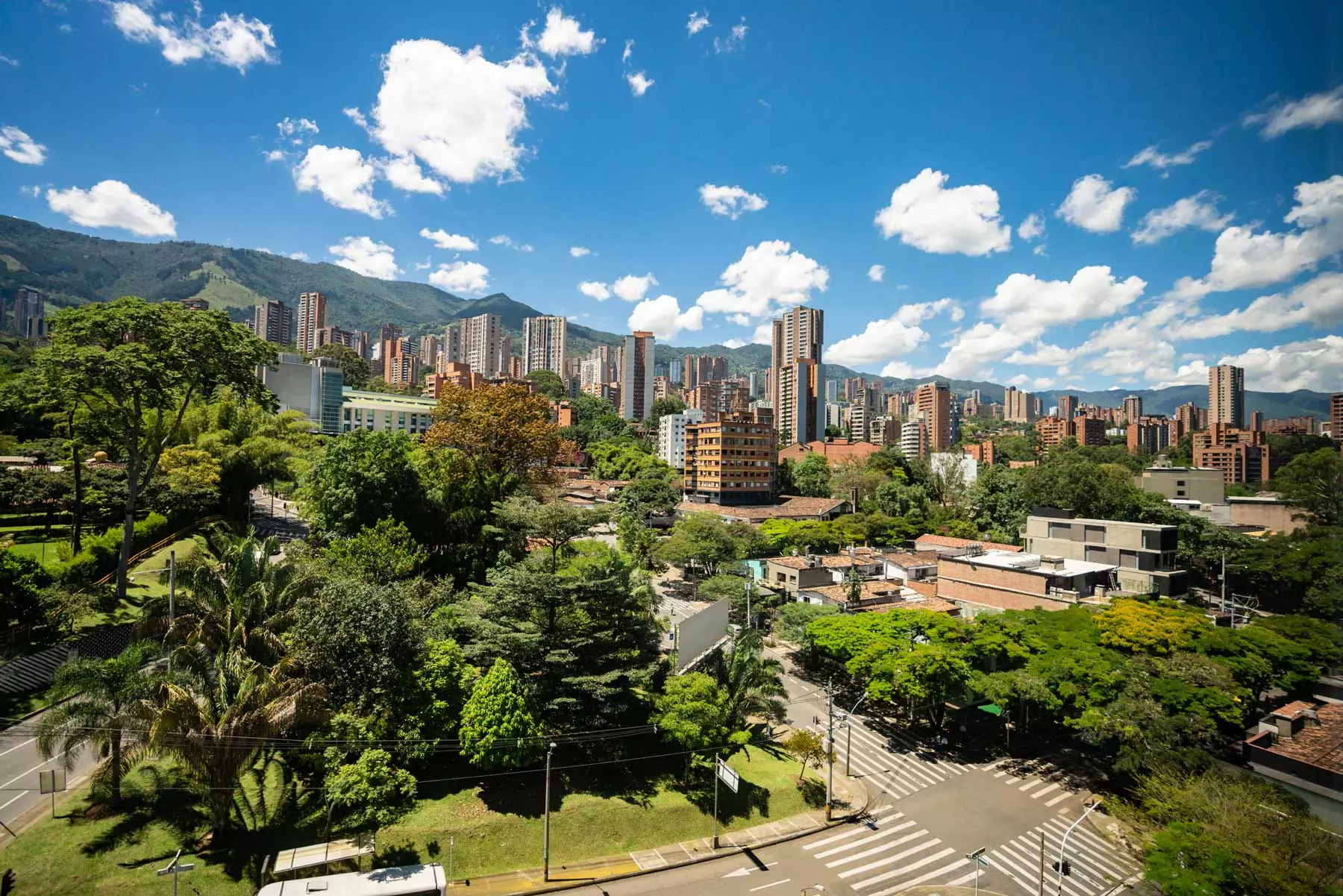 Stadsuitsig van pragtige Medellin Colombia
