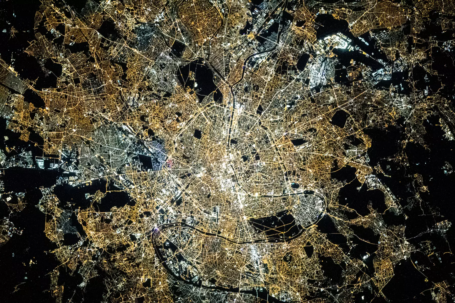 Paris på natten från ISS