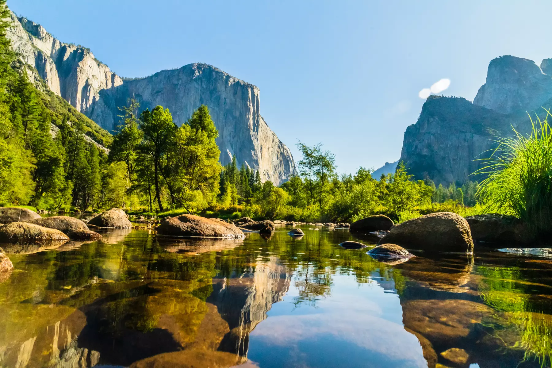 Ukuhamba ngezinyawo e-Yosemite National Park eCalifornia