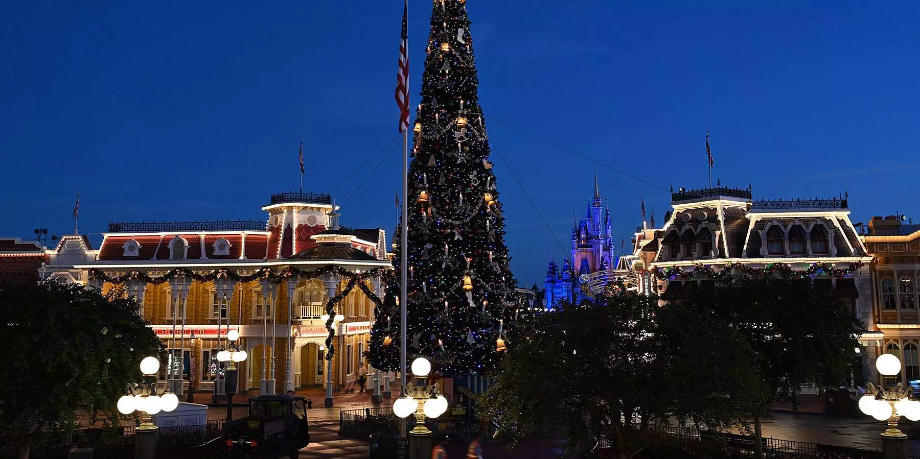 El Magic Kingdom de Disney es transforma en un país de les meravelles de vacances durant la nit, i hem de veure-ho passar