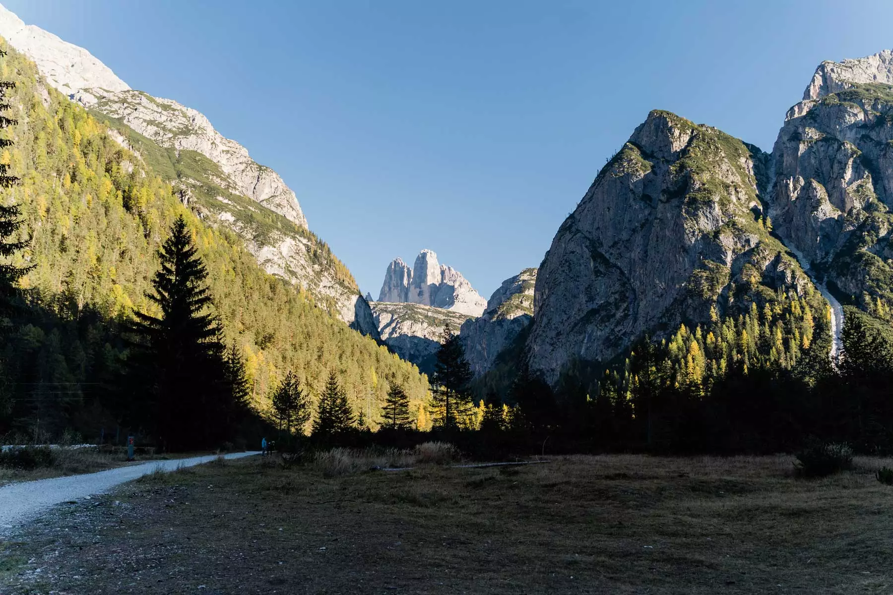 มุมมองของ tre cime di lavaredo ในระยะไกล