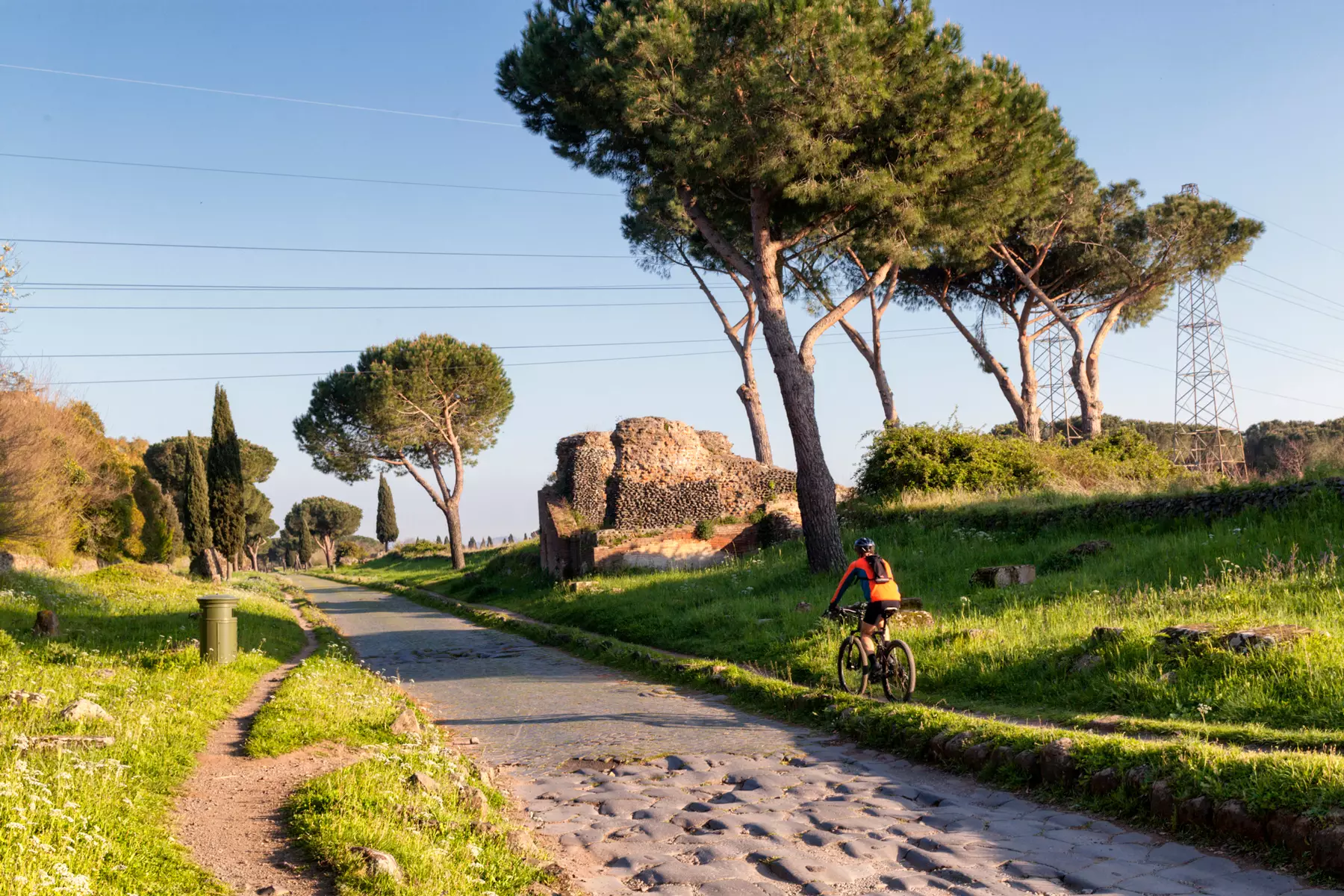 Appian Way, pastaiga ar velosipēdu ar mauzoleju