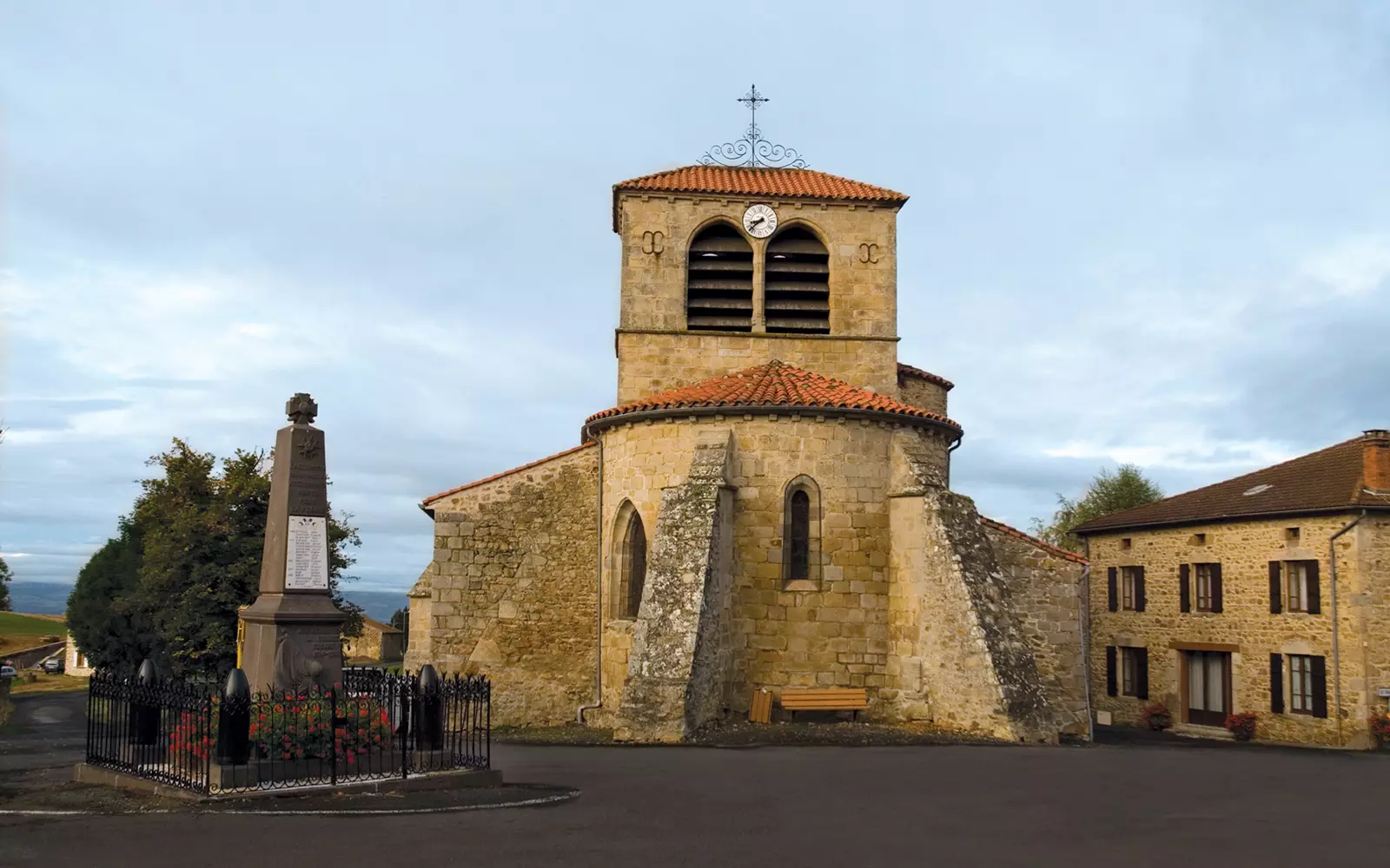 ụka ochie dị na Chassignoles, France