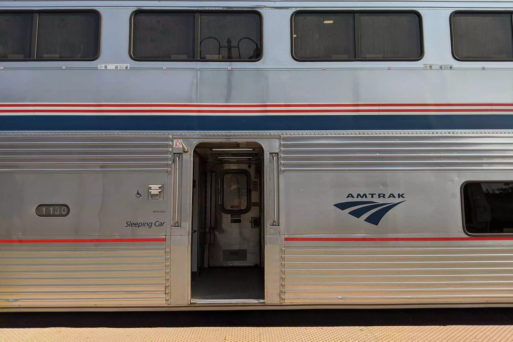 Trenul de noapte Amtrak Coast Starlight