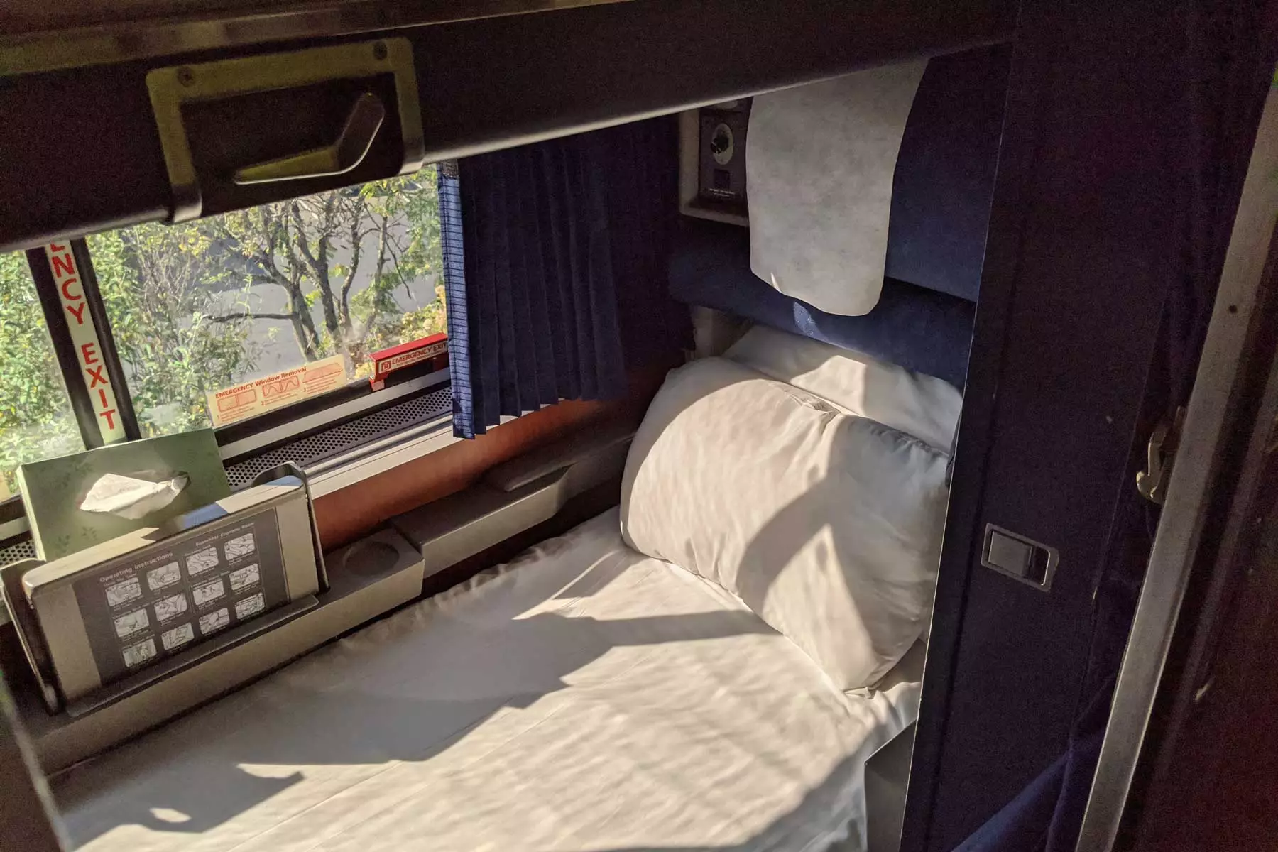 Mașină de dormit cu trenul Amtrak Coast Starlight peste noapte