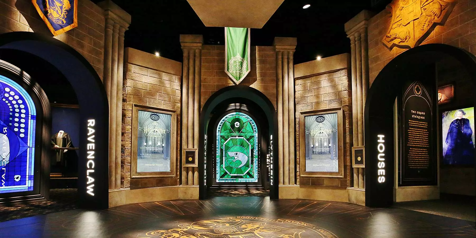 Kini nga Epiko nga Harry Potter Exhibit Nag-uuri Kanimo sa Usa ka Balay sa Hogwarts ug Nakapanghimatuud sa mga Fans nga adunay mga Costume, Magic, ug Uban pa