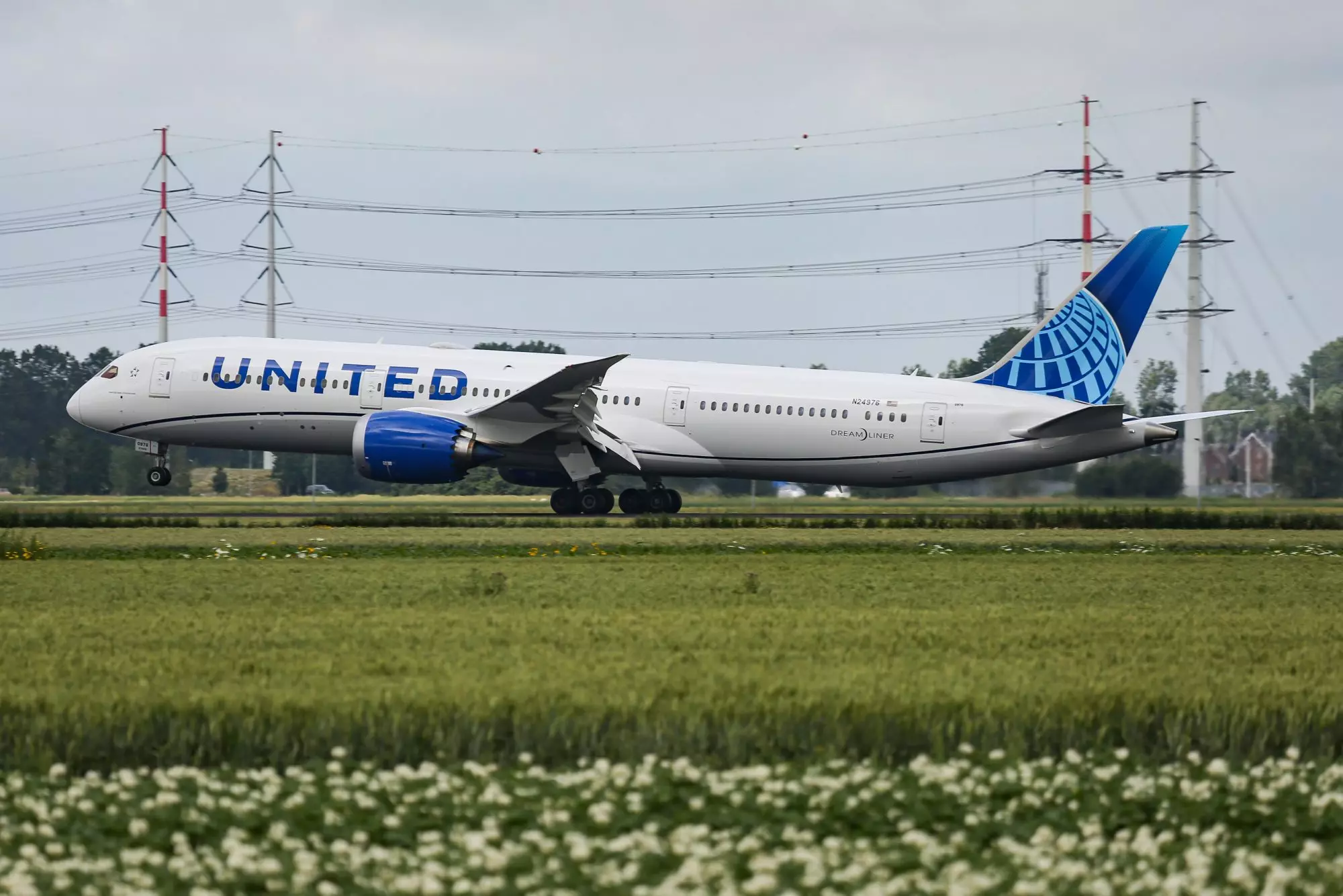 United samolyoti Nyuark aeroportida