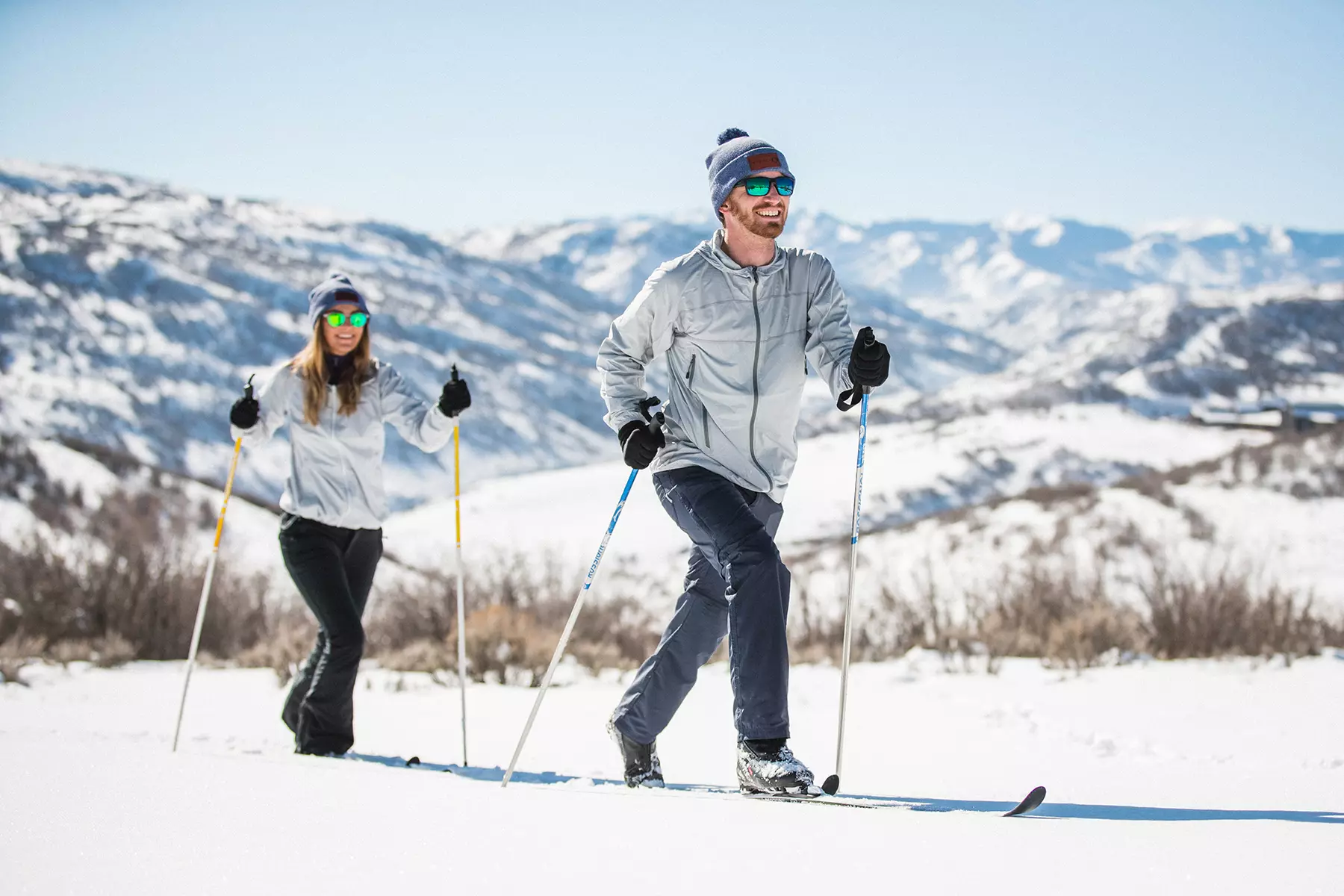 Cross country skiing fil-Lodge at Blue Sky, Berġa Resorts Collection