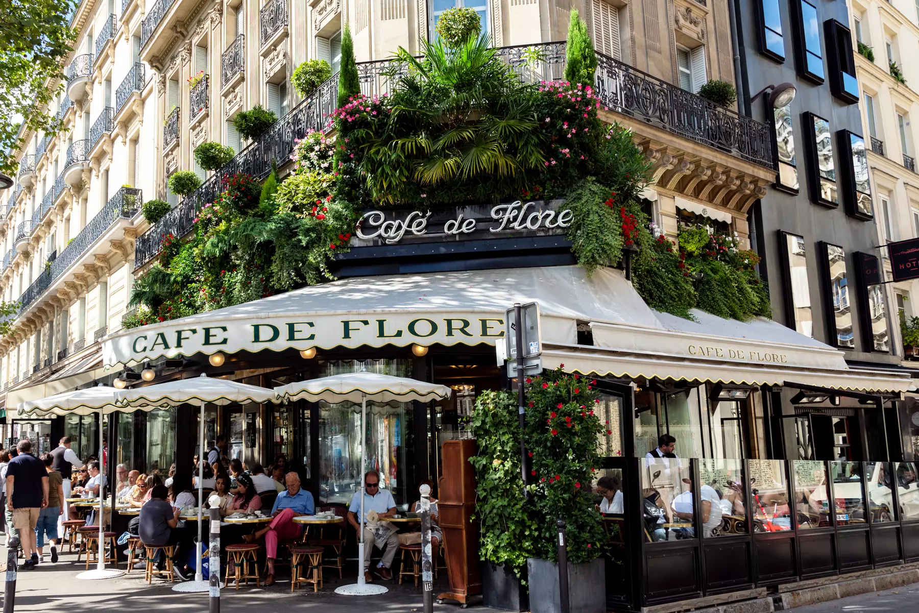 Il-Cafe De Flore f’Pariġi