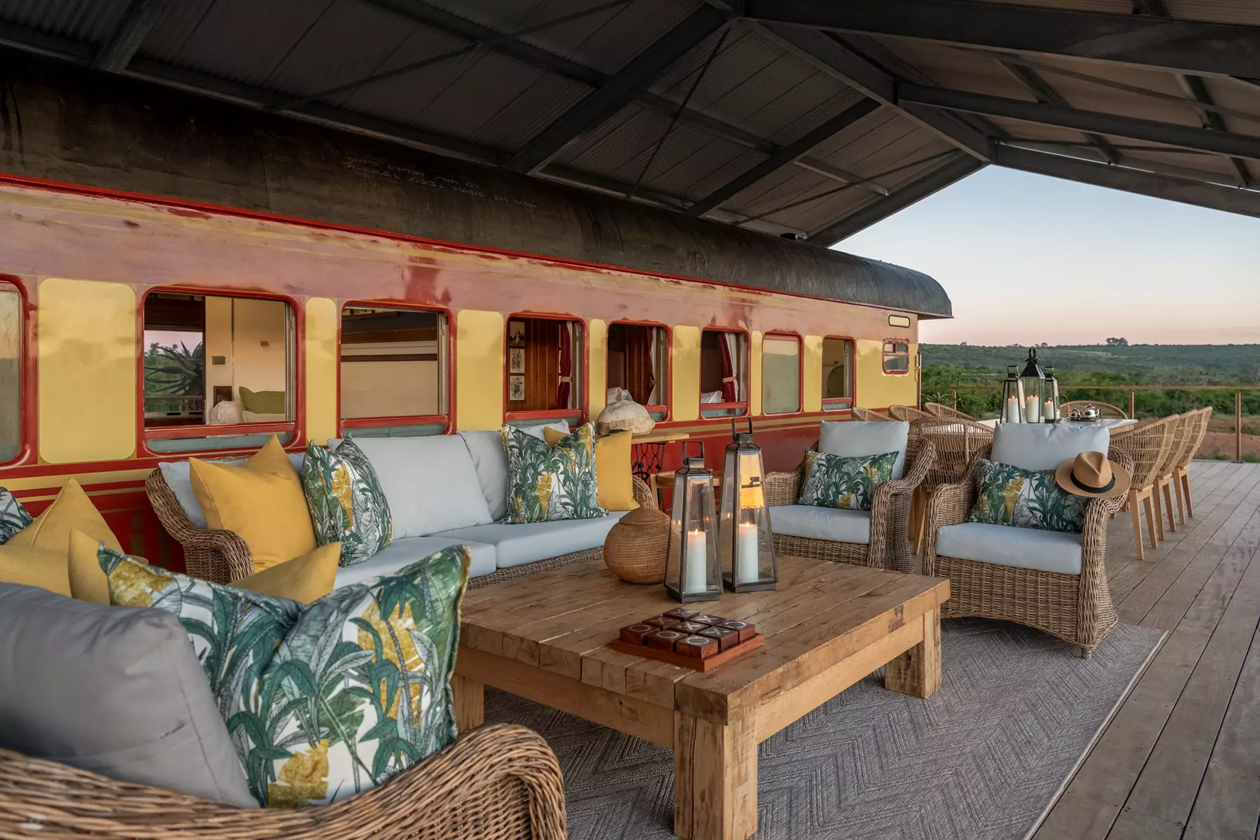 Ing njaba area lounge ing Founders Railway Carriage