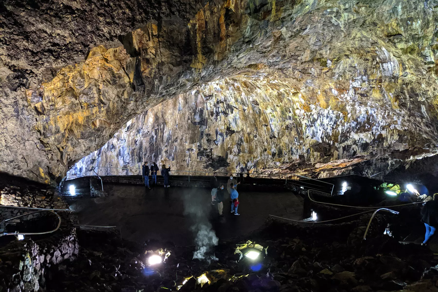 À l'intérieur de la grotte au Portugal