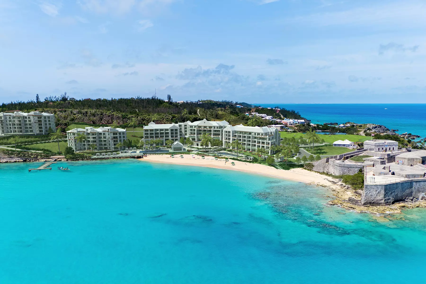Aerial saib ntawm St. Regis Bermuda Resort