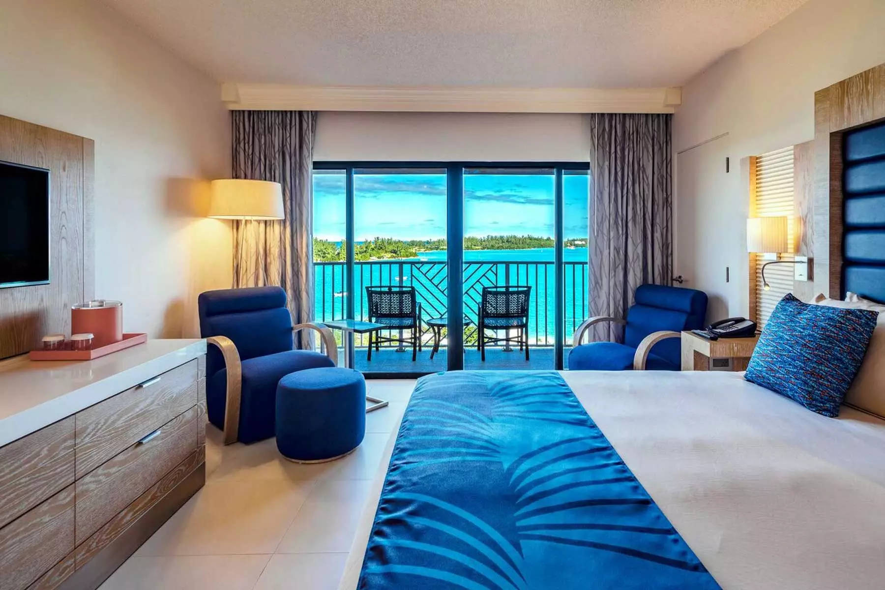 Suite tamu interior di Grotto Bay Beach Resort & Spa