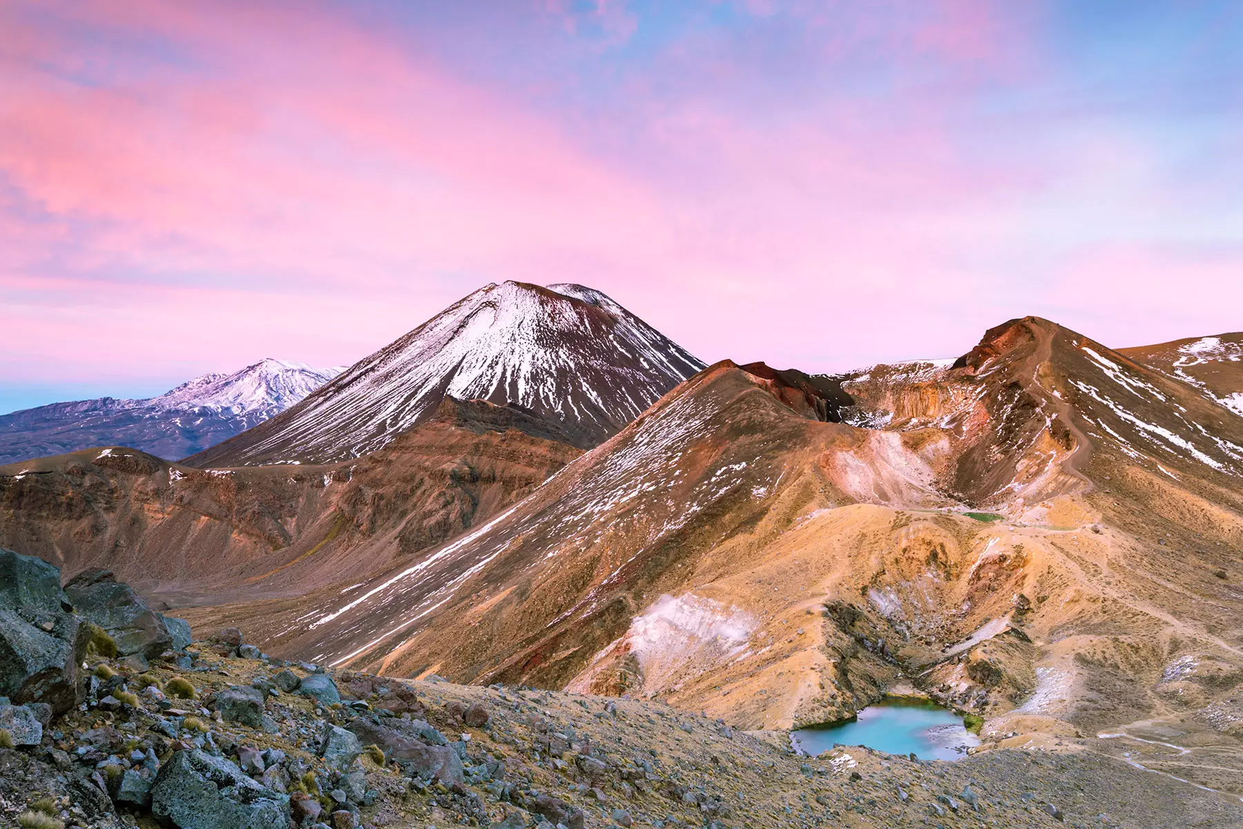 Vulqon bilan landshaft, Tongariro, Yangi Zelandiya