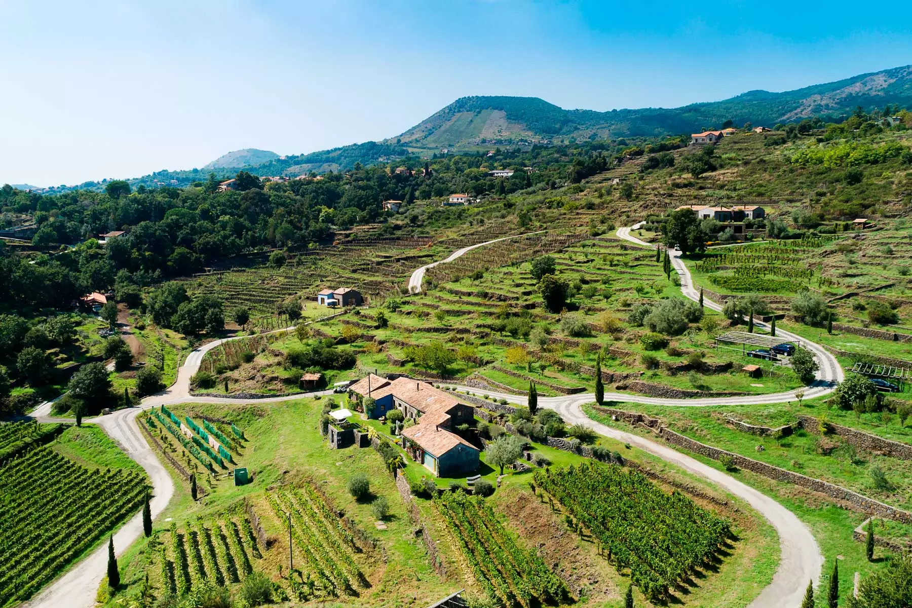 Vista aérea de la Monaci Delle Terre Nere en Italia