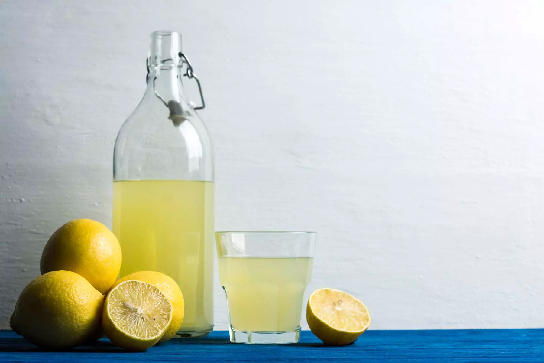 Limoncello, ավանդական իտալական տնական կիտրոնով պատրաստված ըմպելիք: