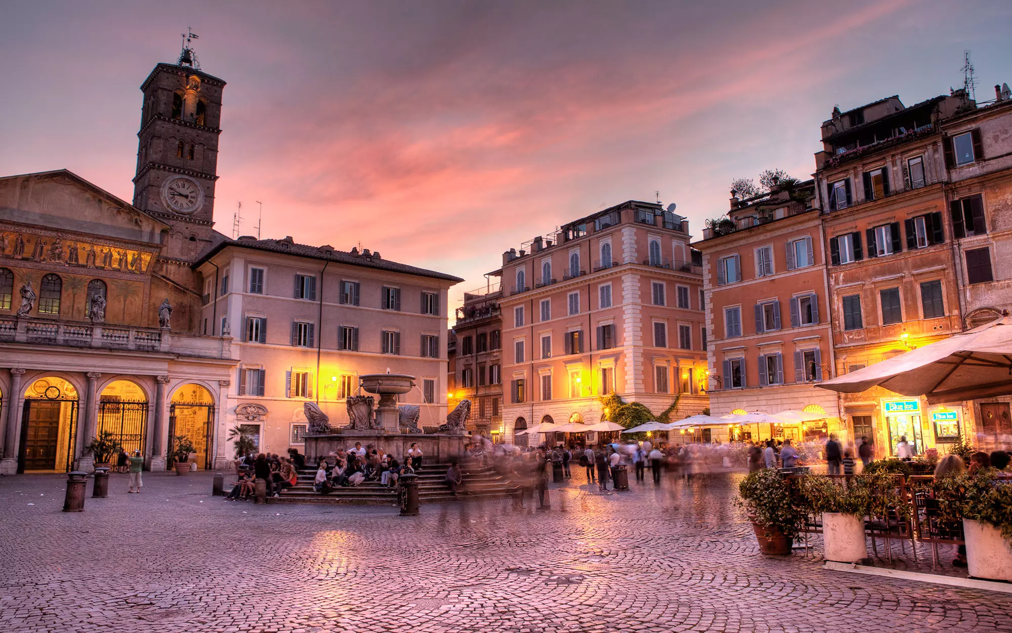 สถานบันเทิงยามค่ำคืนใน Trastevere, โรม, อิตาลี