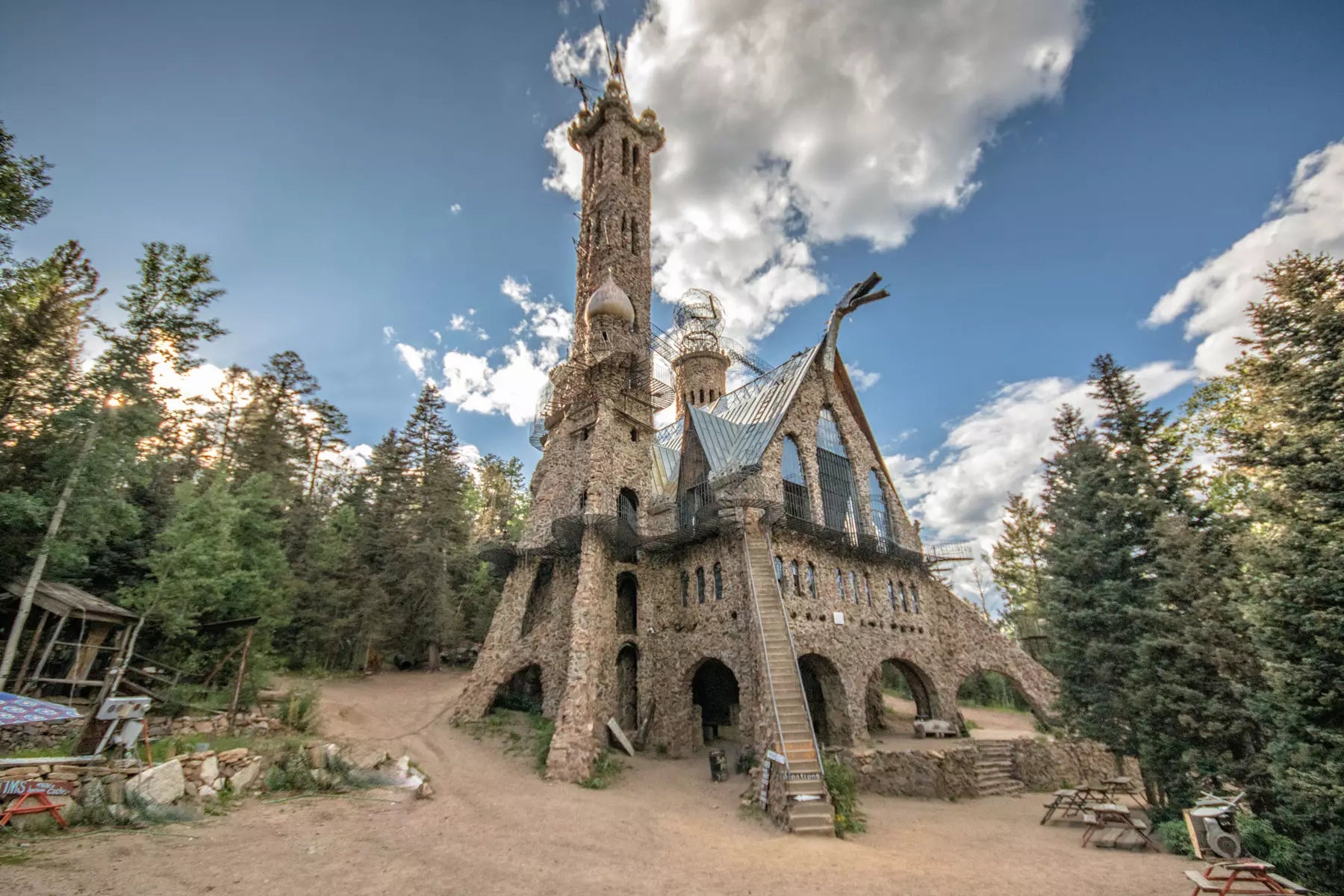 Il castello del vescovo nella foresta nazionale di San Isabel vicino a Pueblo Colorado