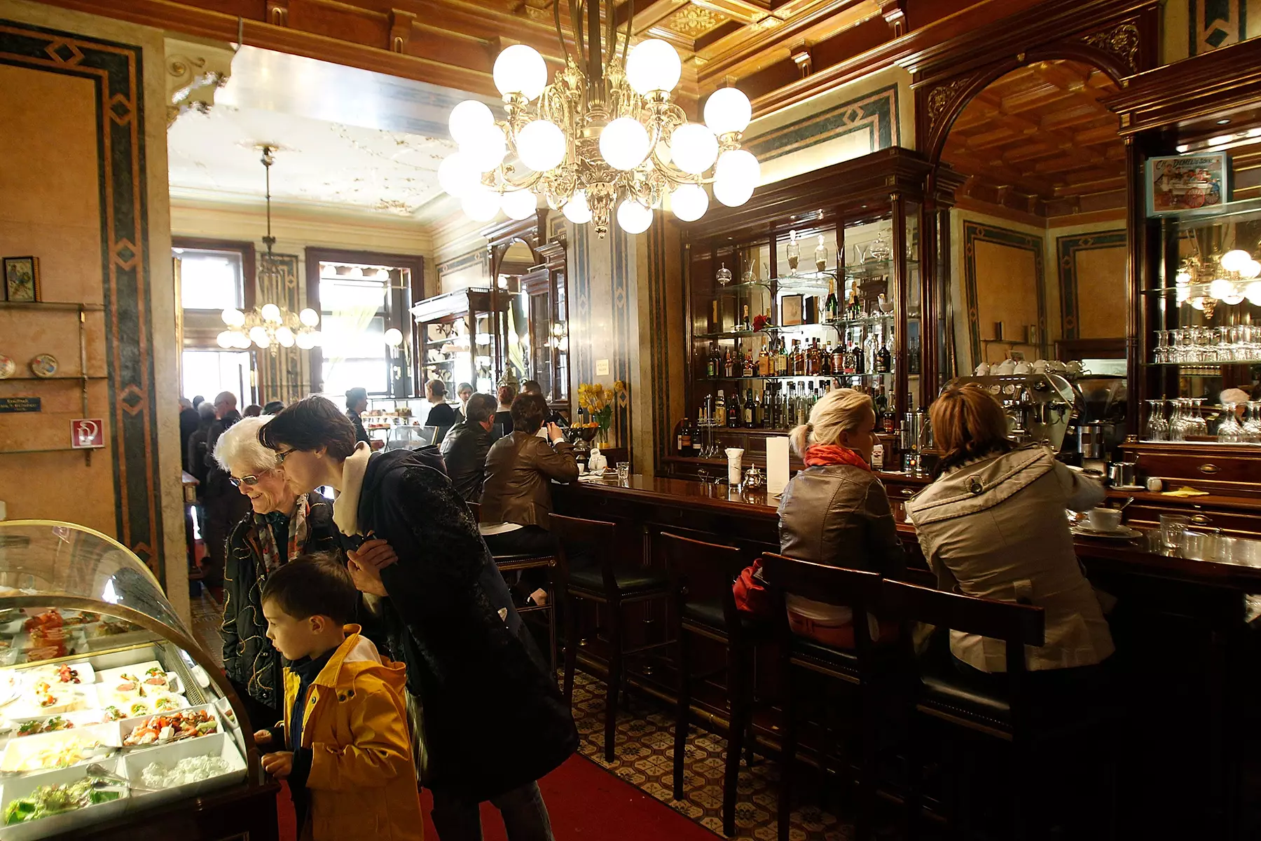 Golygfa gyffredinol yn Cafe Demel yn Fienna, Awstria