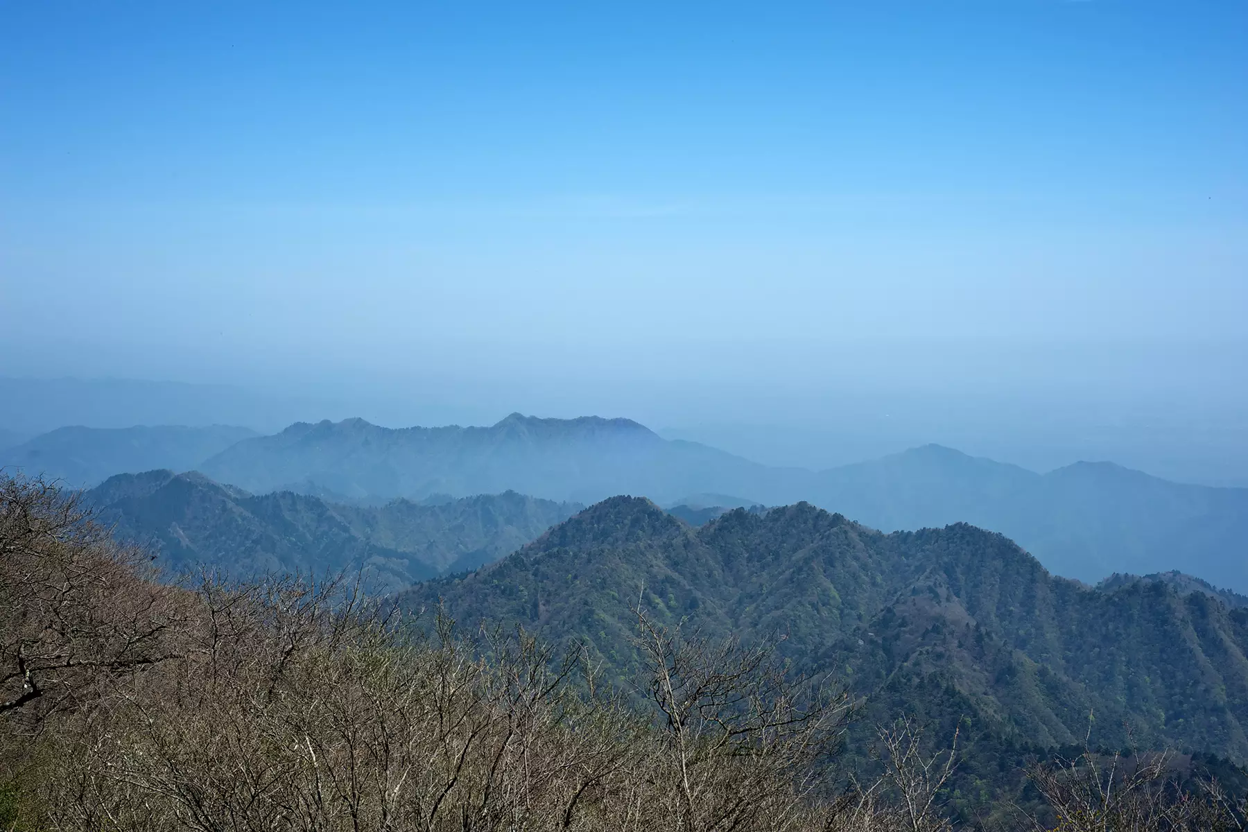 Niebla sobre el monte Oyama en Tanzawa.