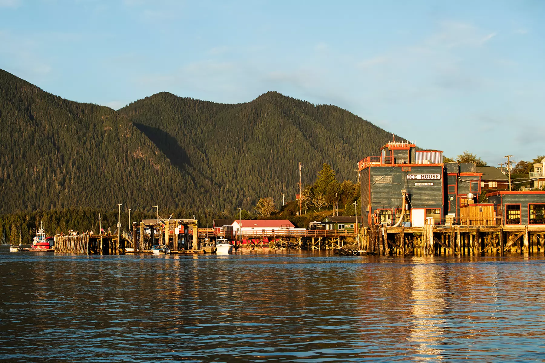 Udsigt over Tofino, British Columbia fra vandet