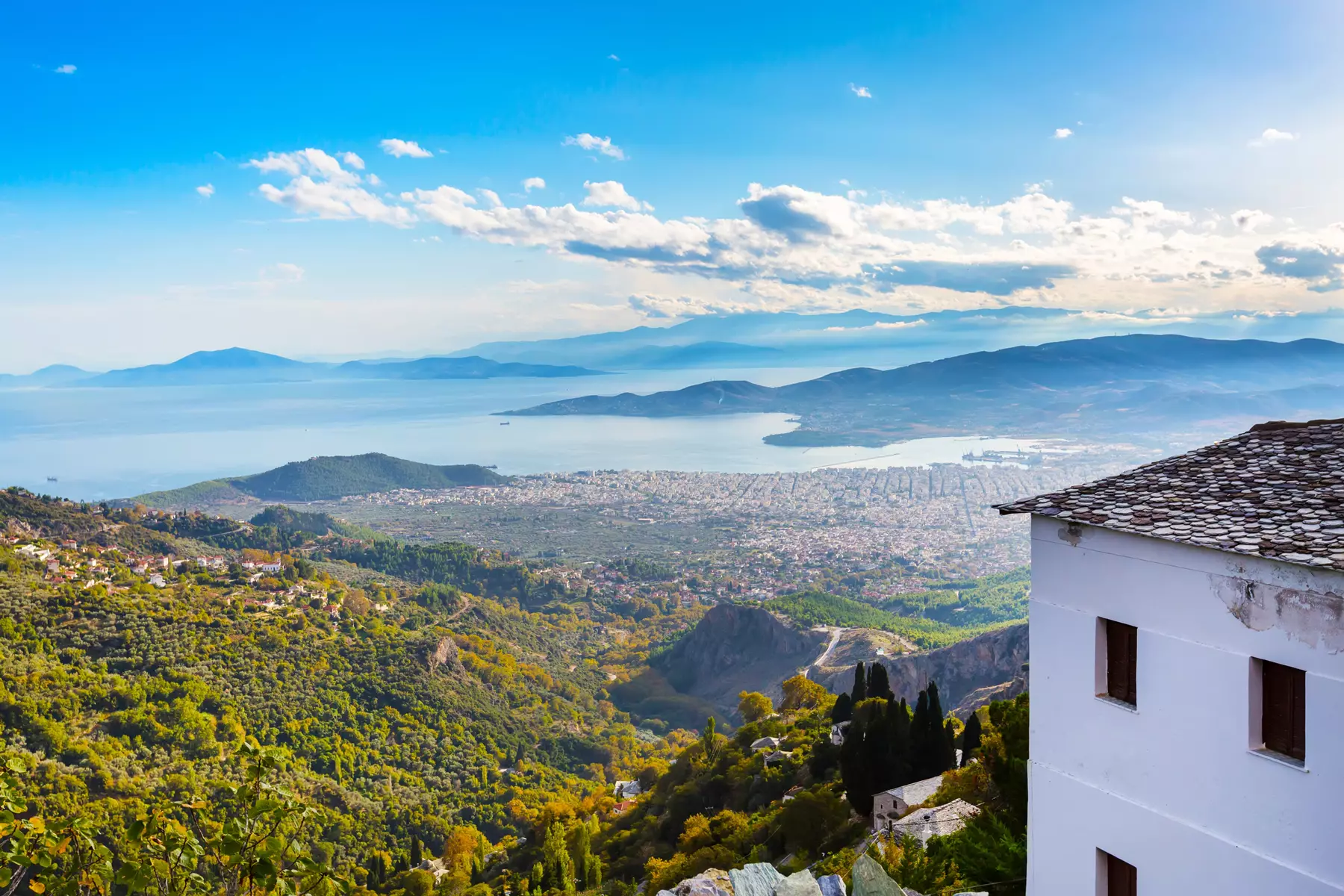 Vedere a orașului Volos de pe Muntele Pelion, Grecia