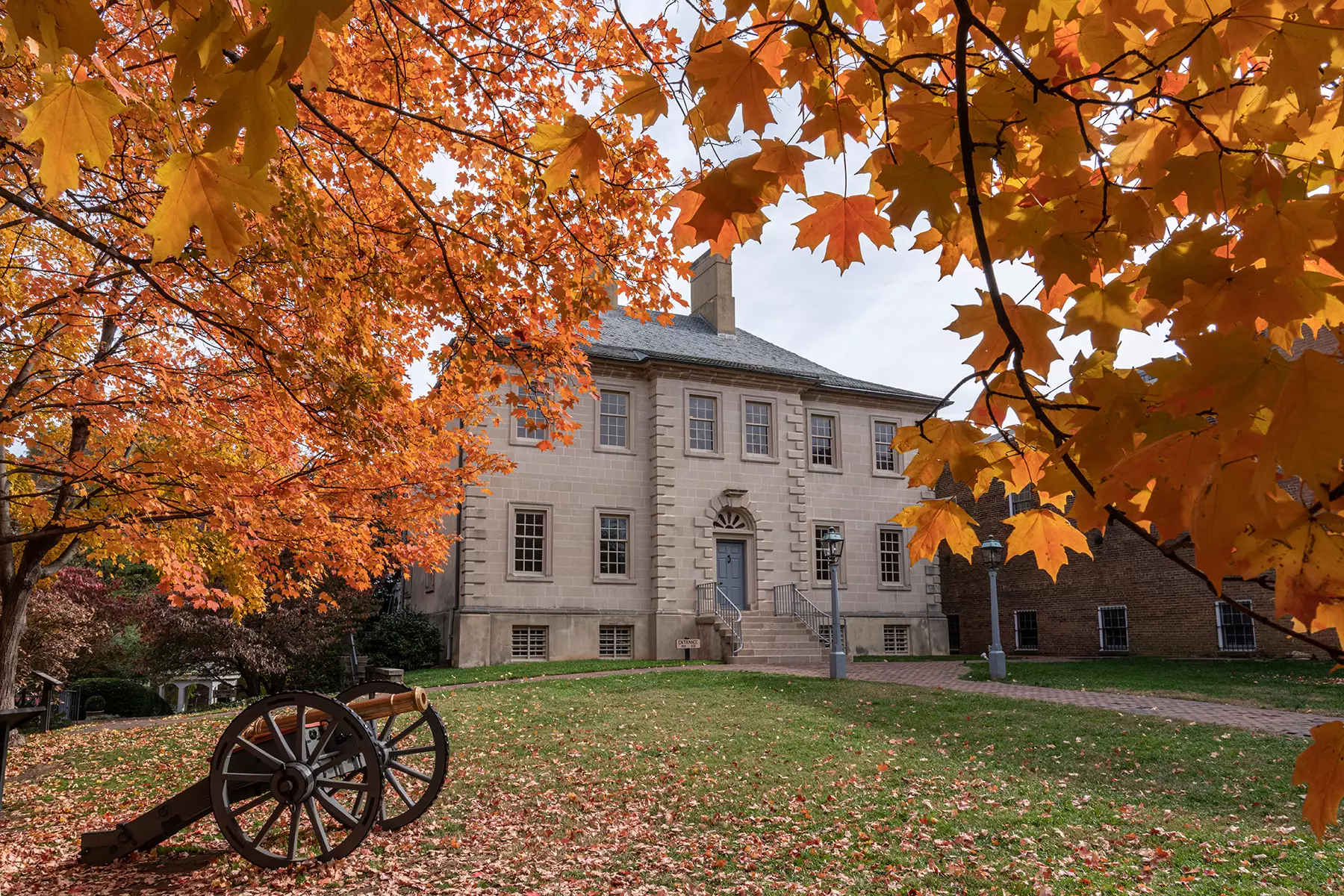 Kugwa ku Carlyle House