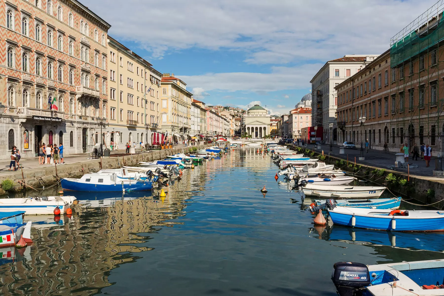 Plac Czerwonego Mostu i Kanał Wielki, Triest, Friuli Venezia Giulia, Włochy